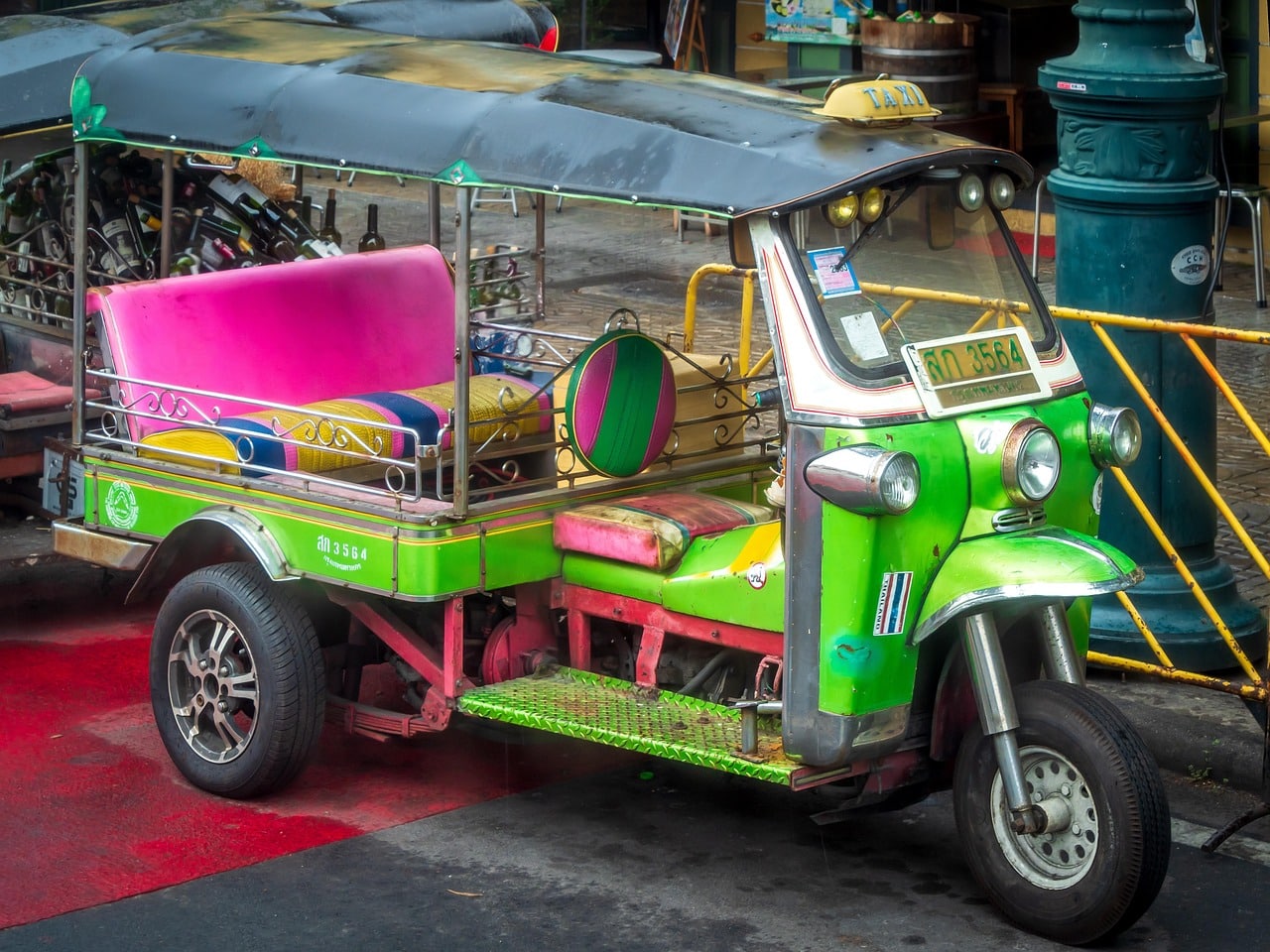 ¿QUÉ ES EL TUK TUK EN TAILANDIA? El transporte más divertido del país ...