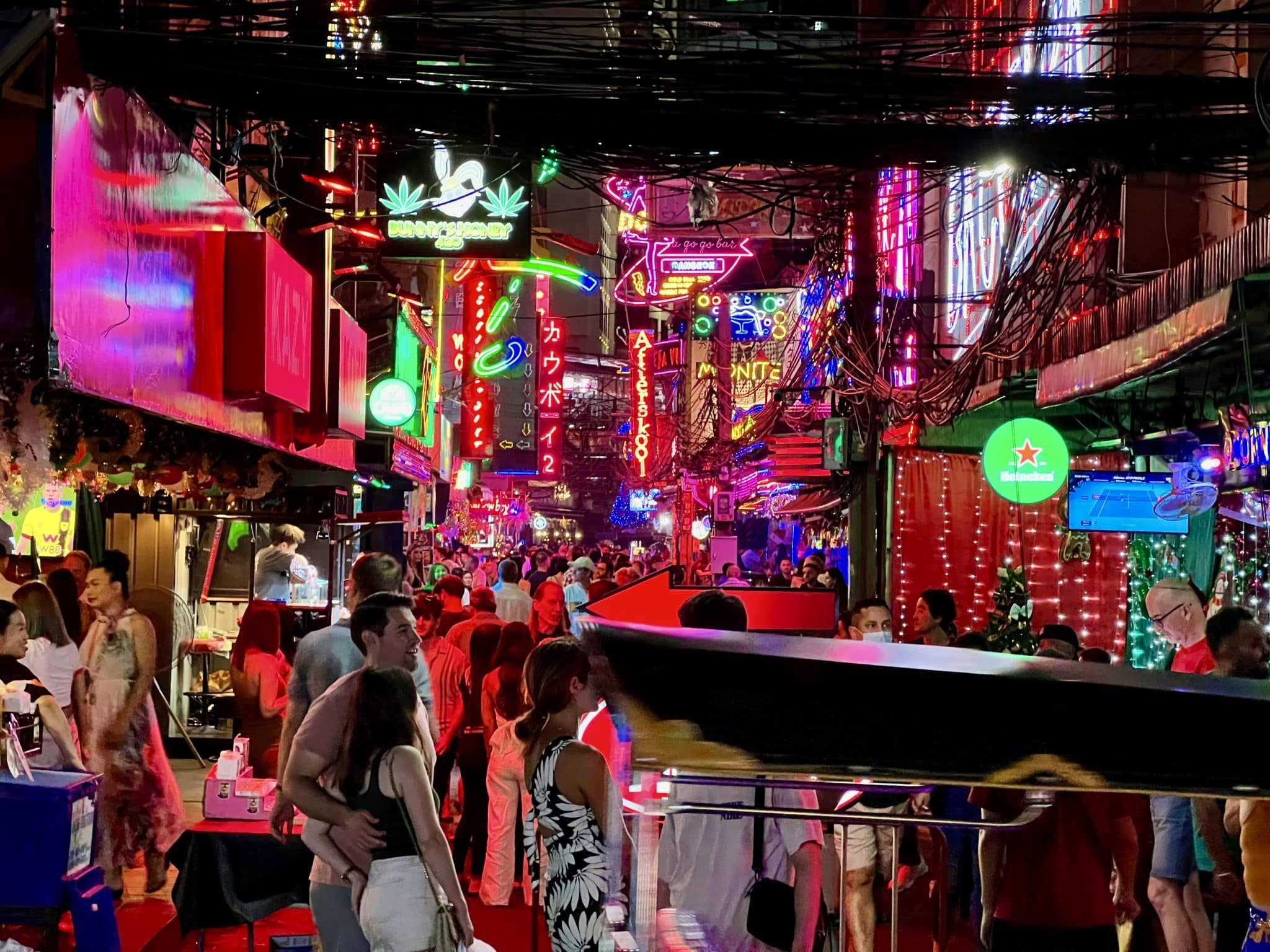 EL BARRIO ROJO DE BANGKOK: todo lo que debes saber - TU GUÍA EN TAILANDIA